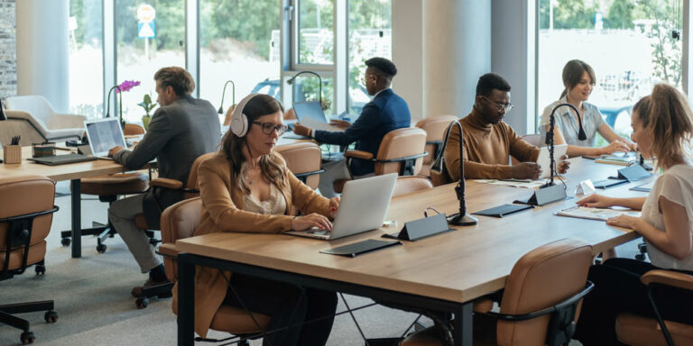 Hot Desks – The Modern Way of Working Remotely | Burbity